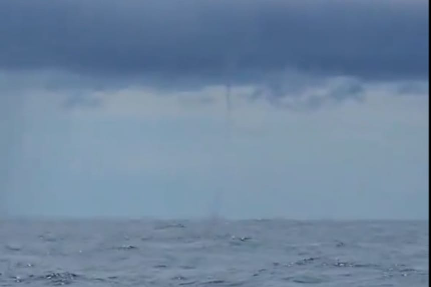 Pescador salvadoreño capta impresionante formación de tromba marina